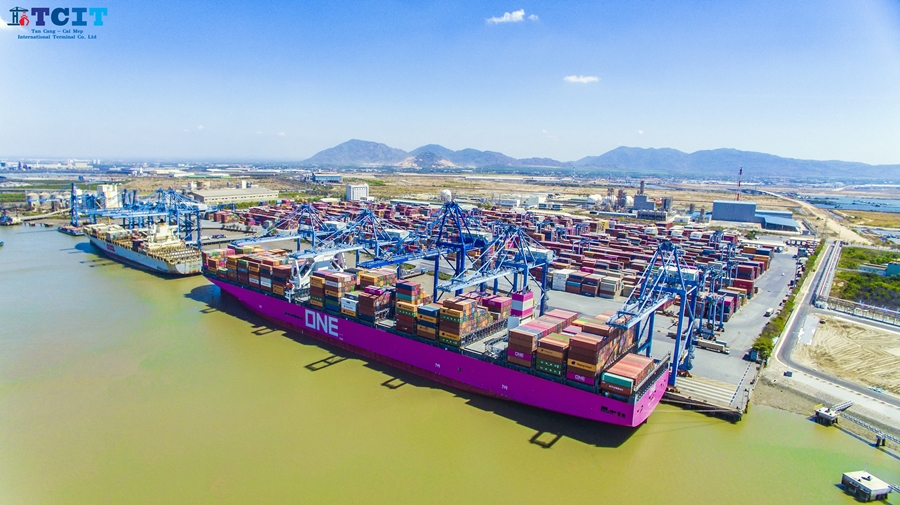 12,562 TEU – NEW HIGHEST HANDLING RECORD PER MOTHER VESSEL SET BY TAN ...